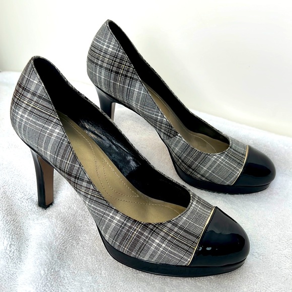 Tahari | Shoes | Tahari Classic Laurie Wingtip Pumps Black Patent ...